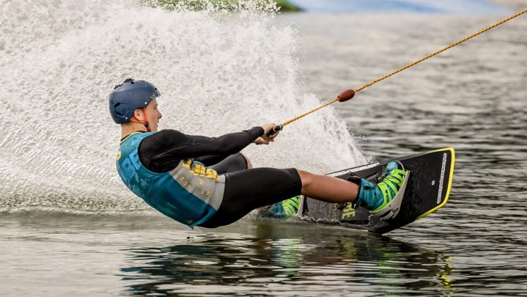 3 Pro Tips for Wakeboarding As a Beginner - TlwaStoria