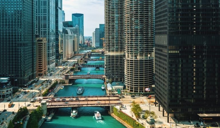7 Incredible Benefits of Living in Chicago - TlwaStoria