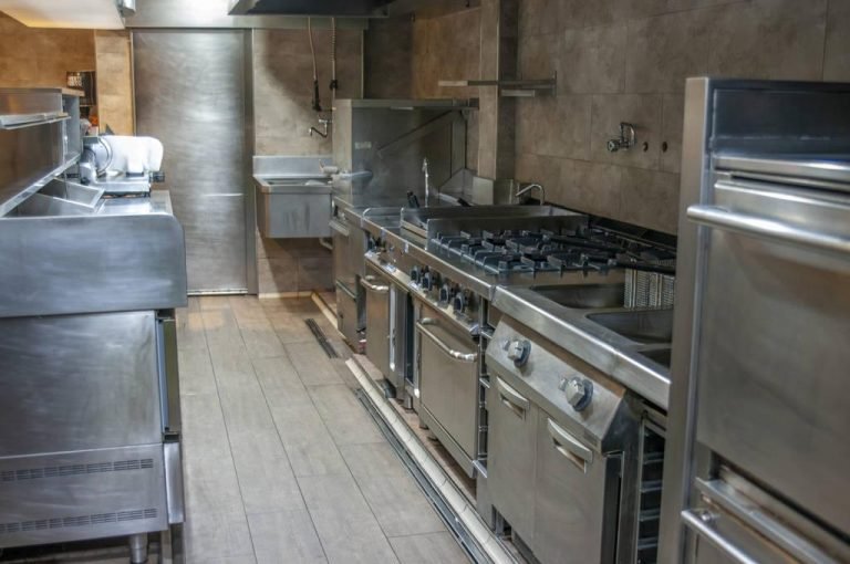 Why You Should Convert Into Industrial Kitchen - TlwaStoria